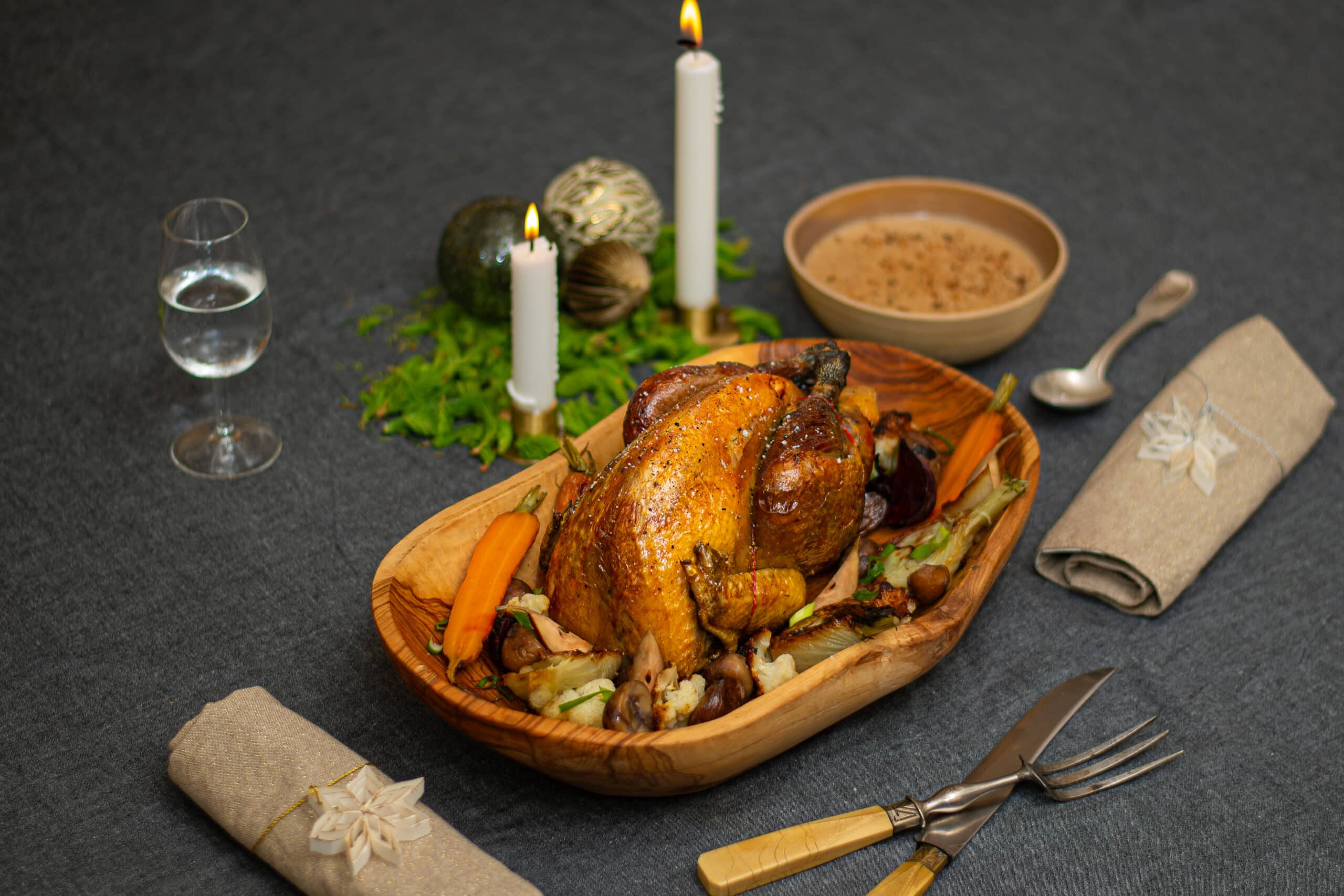 Pintade fermière chaponnée Label Rouge crème au pain grillé et légumes ...